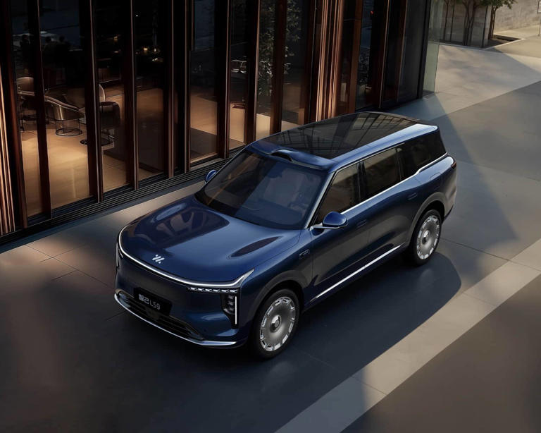 预售 33.59 万元起，可以选配「淋浴」套件的智己 LS9 把上汽家底掏空了