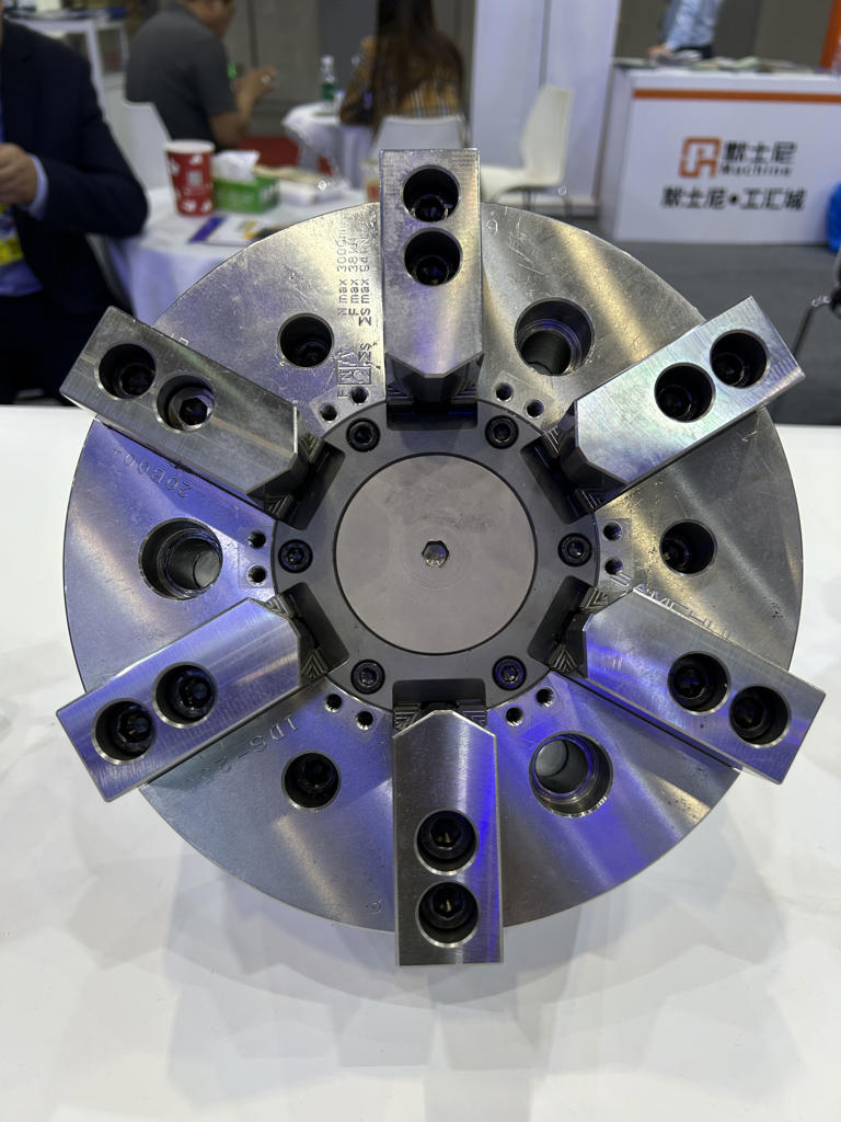 国潮机床+AI机器人齐亮相！2025DMP工博会解锁制造新图景