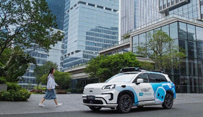 港股IPO前夜，小马智行第7代Robotaxi在广州深圳正式运营