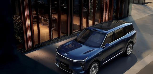 33.69万起的上汽旗舰智己LS9，挑战一众“9字头”旗舰？