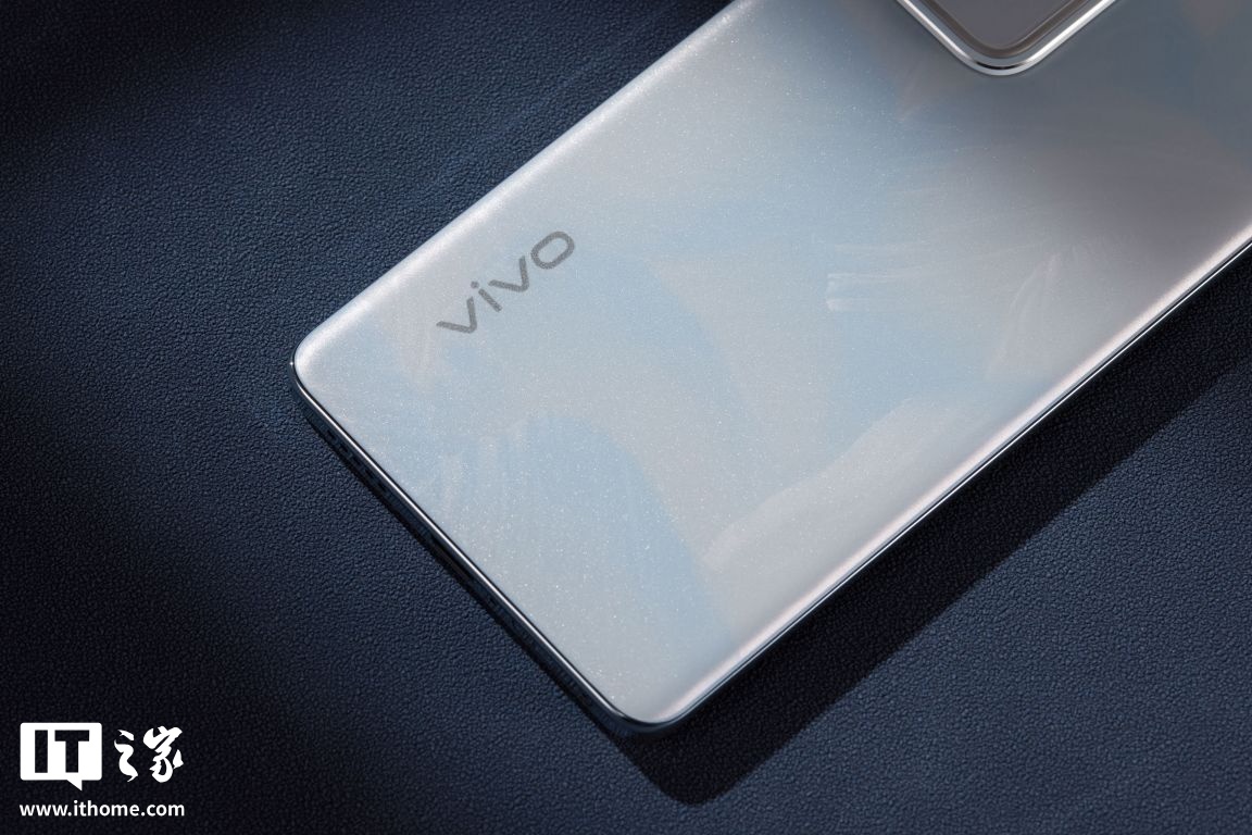 Counterpoint：2025年Q3中国智能手机销量同比下降2.7%