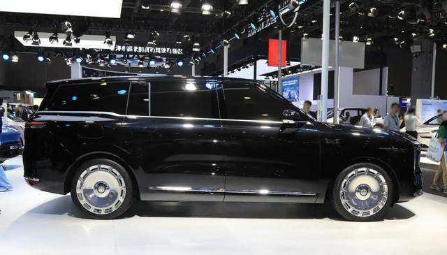 预售价33.69万起，智己LS9综合续航超1500公里，全尺寸大六座SUV