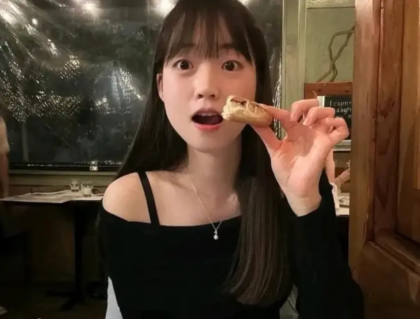 Gumayusi女友更多照片曝光，越看越像Keira，谁说辅助不能C？