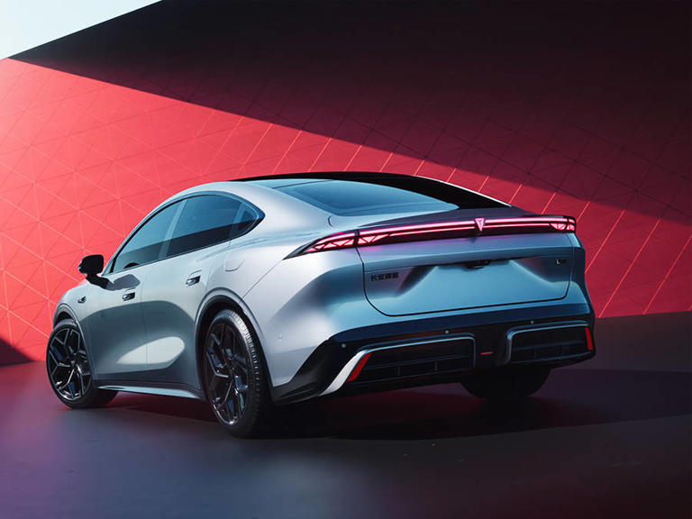 深蓝L06 11月18日上市 预售13.99万起 试驾到店 最终售价或有惊喜