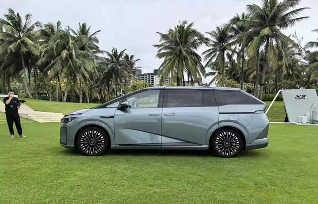 小鹏X9增程版实车曝光，纯电续航452km