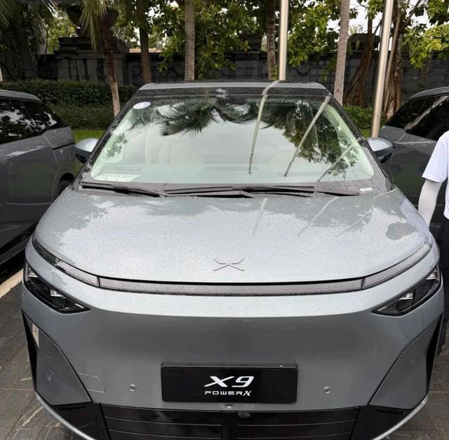小鹏X9增程版实车曝光，纯电续航452km
