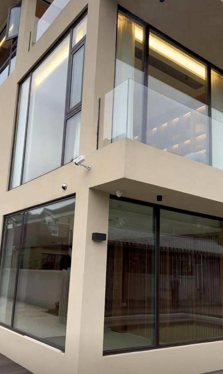 71岁TVB绿叶移居福州，自曝买了600平米别墅，新房三层高时尚气派