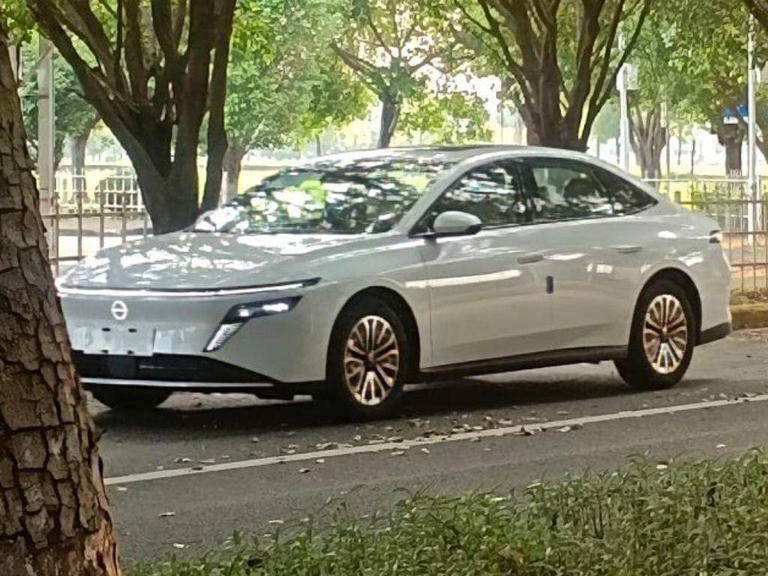 东风日产N6实车曝光！内外延续N7设计思路，又是新爆款？