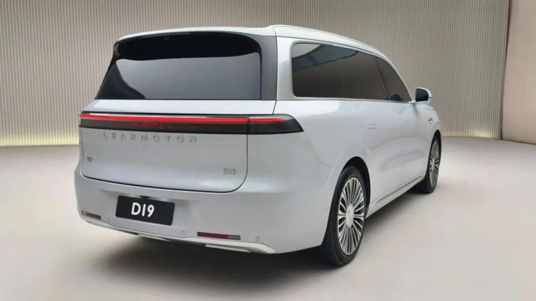 零跑D19增程要逆天 80.3度大电池 纯电续航超500公里 全球第一