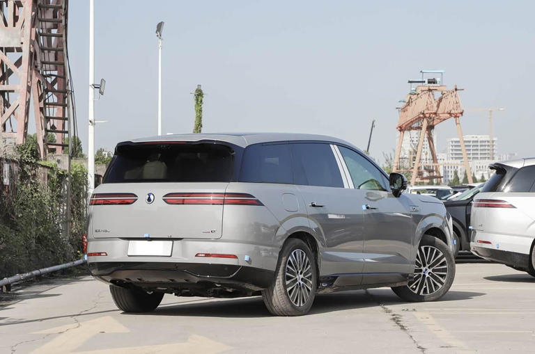 全新插混大型SUV即将上市！预售不足32万很亲民，综合续航1300km