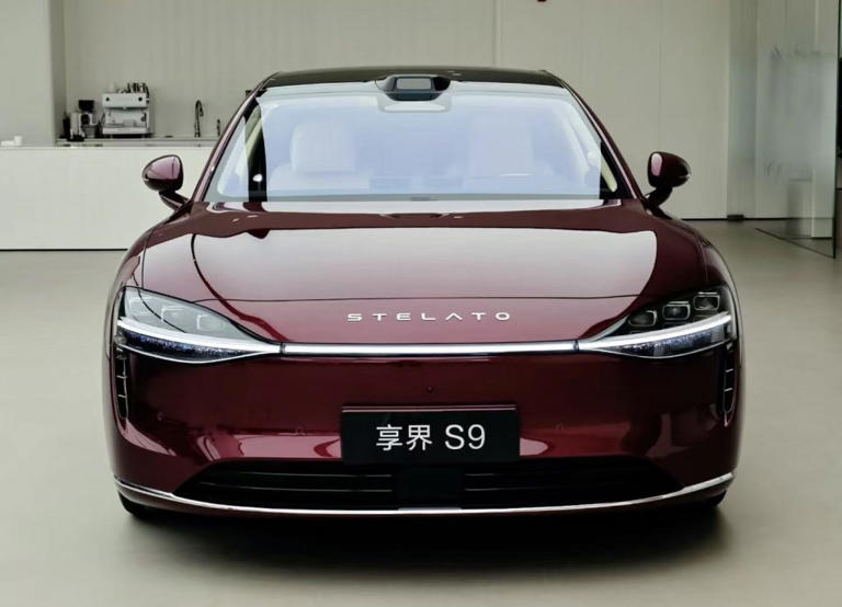 新款享界 S9 实车抢先看：尾灯焕新 + 36 个智驾传感器，增程版跑 1300km，11 月就能买