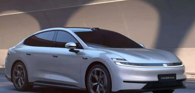 预售11.99万起的启源A06，竟配145度躺椅+800V快充！