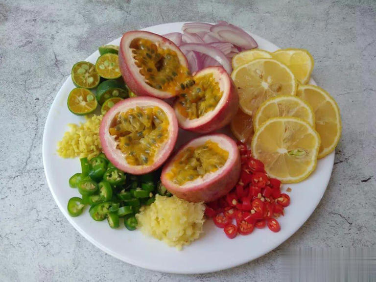 网红款百香果柠檬鸡爪，让人爱上啃“小jiojio”