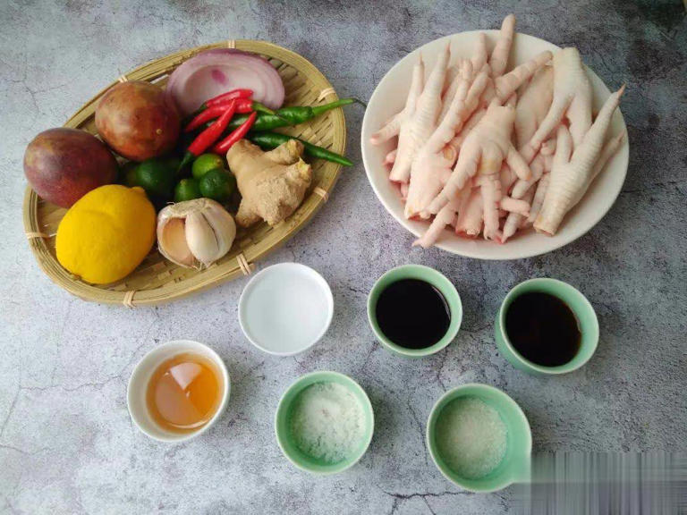 网红款百香果柠檬鸡爪，让人爱上啃“小jiojio”