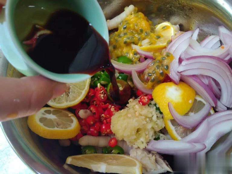 网红款百香果柠檬鸡爪，让人爱上啃“小jiojio”