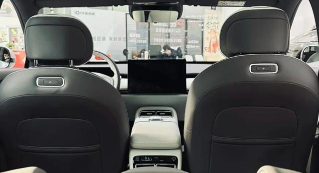 预售11.99万起的启源A06，竟配145度躺椅+800V快充！