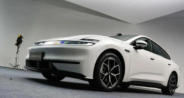 预售11.99万起的启源A06，竟配145度躺椅+800V快充！