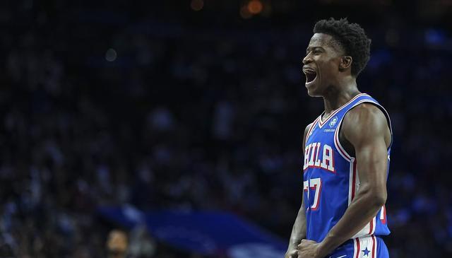 43+26+25！76人豪取三连胜，东部第一易主，格局悄然改变