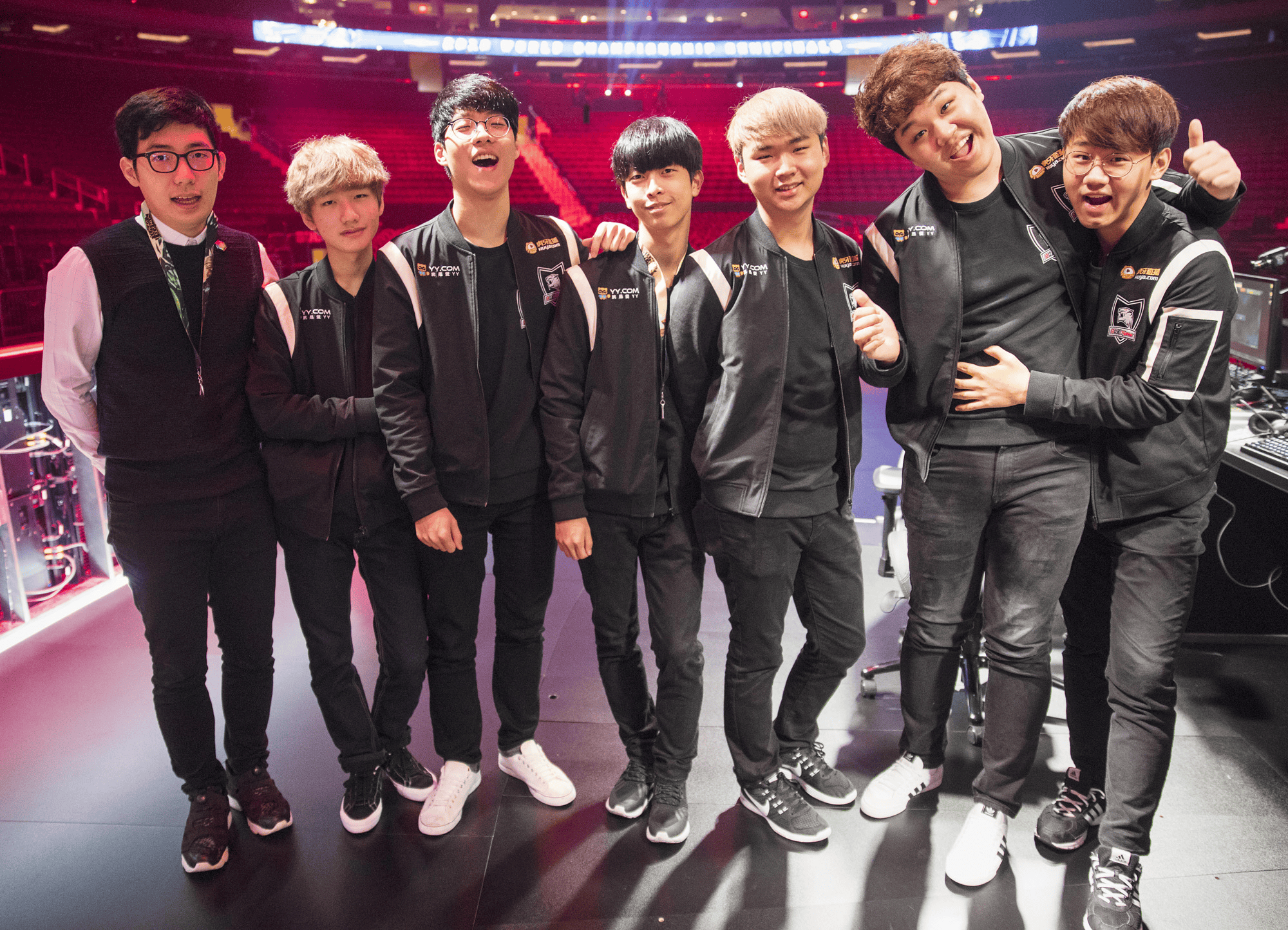 LoL Esports晒ROX Tiger队员合照：最后的Tiger