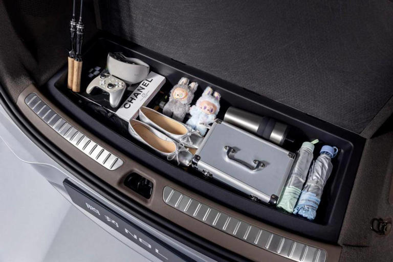 29.98万元-32.98万元！大六座安全豪华SUV腾势N8L正式上市