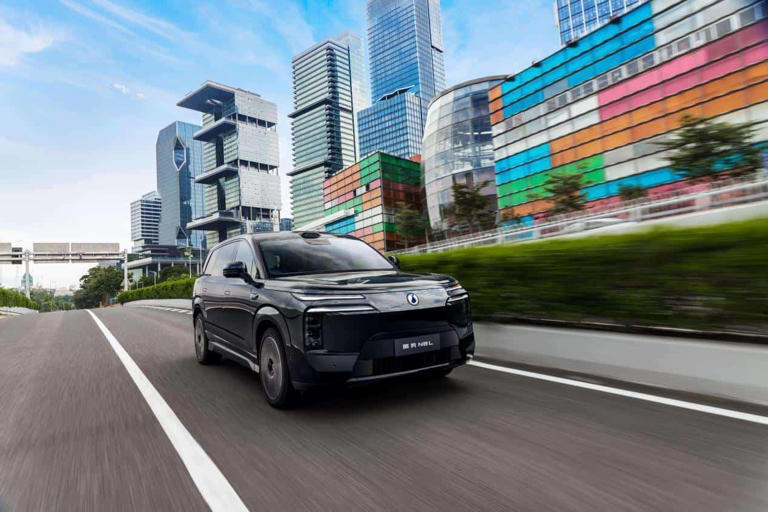 全系标配易三方、云辇-A，腾势N8L上市，售价29.98万元起！