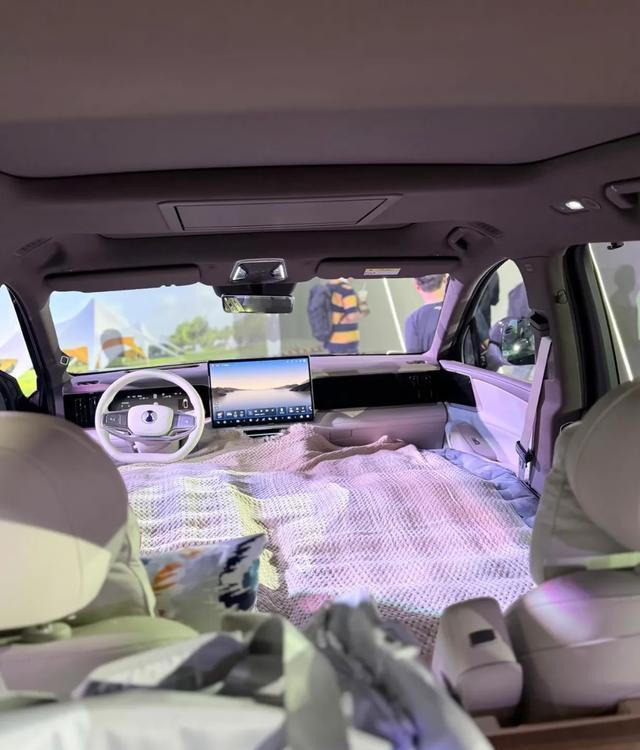 腾势N8L正式登场，以30万级价格带来百万级配置