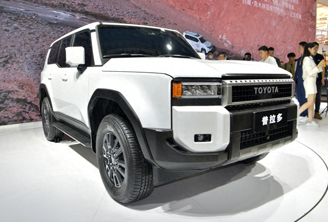 搭载2.4T混动+8AT，丰田普拉多亮相