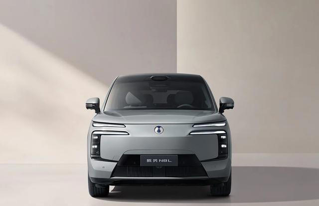 29.98万元起，腾势N8L正式上市！易三方+云辇-A，综合续航1300km