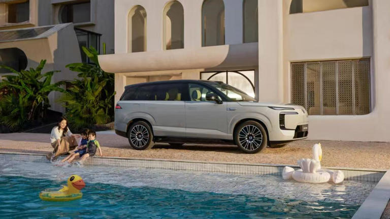 腾势N8L重塑六座SUV体验：谁说第三排只能“将就”？