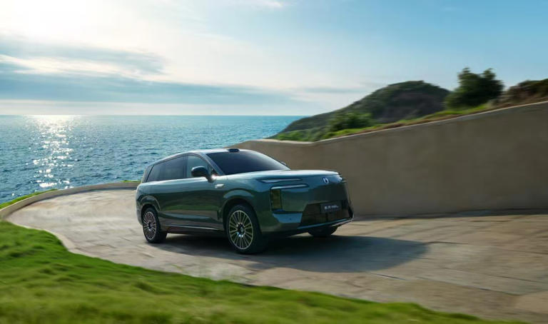 腾势N8L重塑六座SUV体验：谁说第三排只能“将就”？