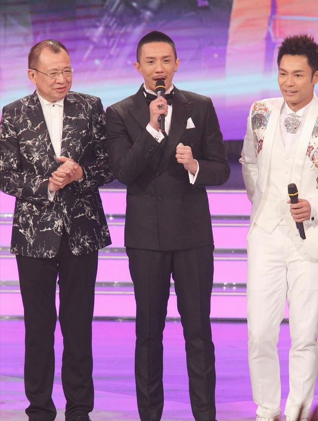 76岁许绍雄离世：鲁迅侄孙开跑车演龙套，43岁结婚对继子视如己出