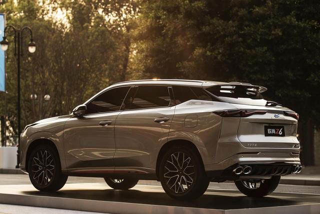 搭载2.0T+8AT，长安欧尚Z6 2.0T叫板哈弗H6