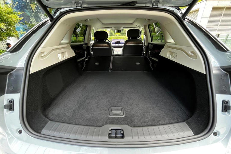 15万级纯电SUV对决：全新深蓝S07体验破局，零跑C11满配应战