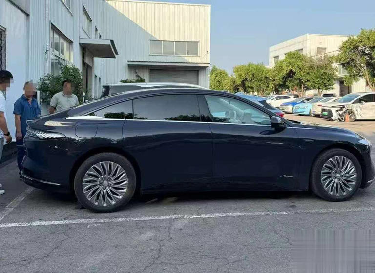 别克至境L7尺寸超君越，配激光雷达和女王副驾，续航1400公里