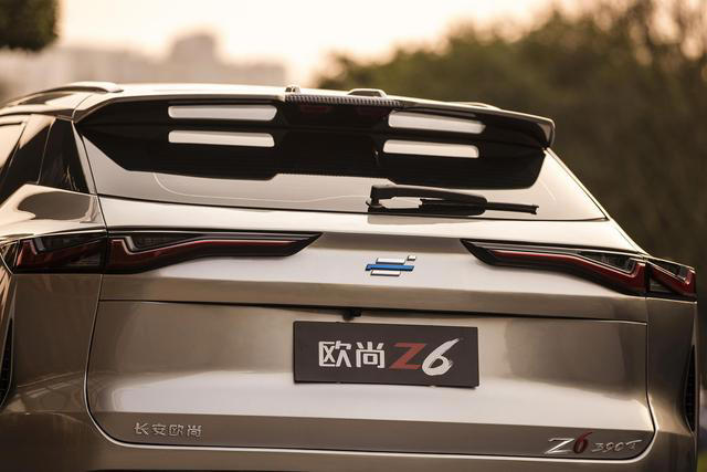 搭载2.0T+8AT，长安欧尚Z6 2.0T叫板哈弗H6