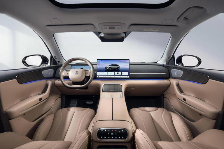 15万级纯电SUV对决：全新深蓝S07体验破局，零跑C11满配应战