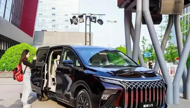 星海V9 14.99万起：这“不赚钱”的MPV，藏着东风的诚意