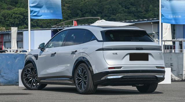 售价22.98万起，2026款极氪7X上市，升级900V电机，最高续航802km