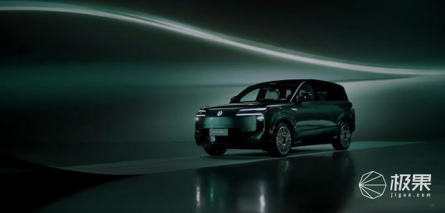 29.98万起！腾势N8L上市掀桌，冰箱彩电大沙发配齐，空间大到离谱，理想L8压力大了？