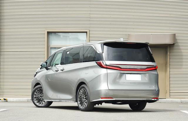 雷克萨斯全新中大型MPV上市！不足120万起外观豪华，搭载2.4T混动