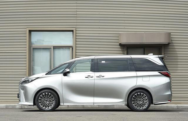 雷克萨斯全新中大型MPV上市！不足120万起外观豪华，搭载2.4T混动