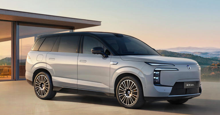 标配易三方+云辇-A，腾势N8L上市29.98万元起