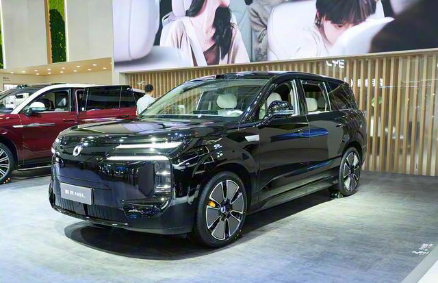 起售价格压到了30万以下，腾势N8L正式上市售29.98万元起