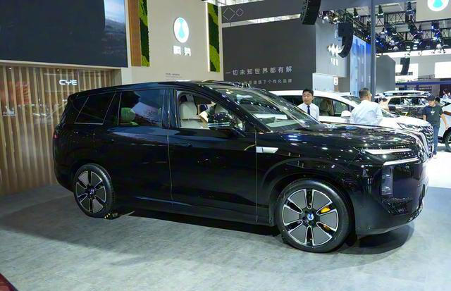 起售价格压到了30万以下，腾势N8L正式上市售29.98万元起