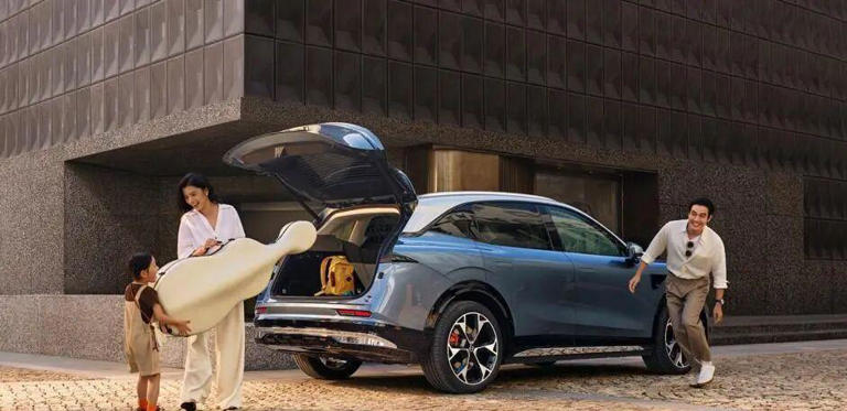 极氪7X：22万配激光雷达+900V，这是要把对手逼疯的节奏？