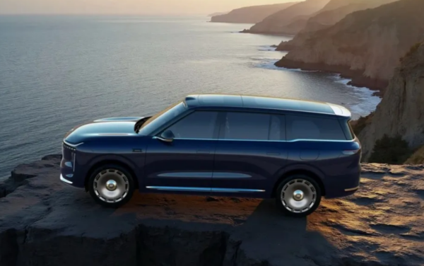 智己官宣新车LS9，上汽亮相最强旗舰，理想L9还能坚持多久？