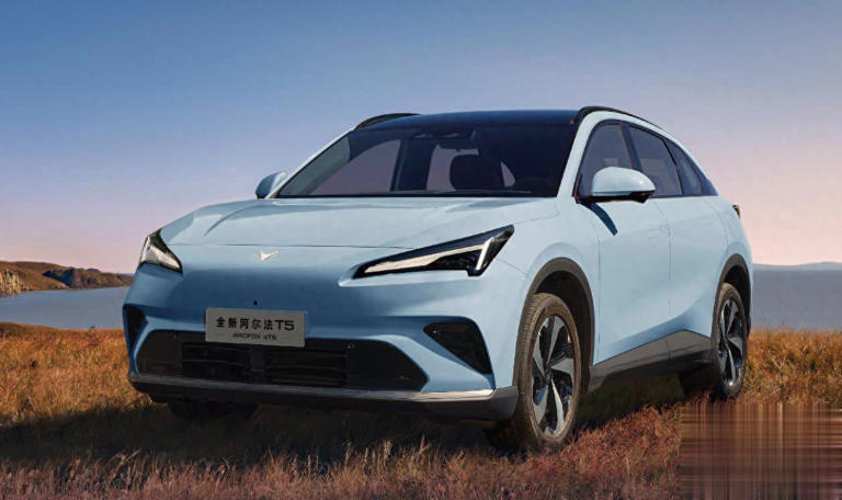 左手拟人NOA，右手似纯电增程，全新阿尔法T5 10.98万起上市