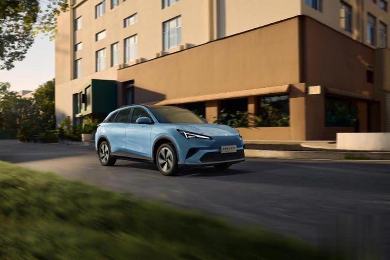 左手拟人NOA，右手似纯电增程，全新阿尔法T5 10.98万起上市