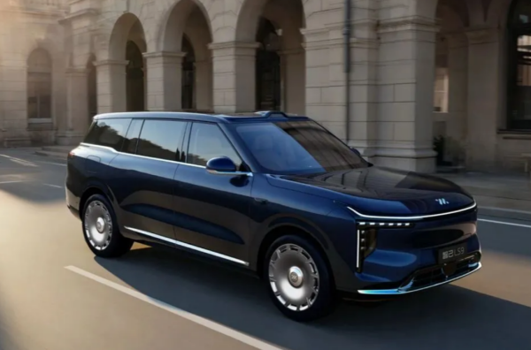 智己官宣新车LS9，上汽亮相最强旗舰，理想L9还能坚持多久？