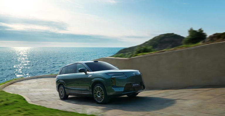 29.98万起标配易三方、云辇-A、天神之眼B，腾势N8L巩固“迪王”帝位